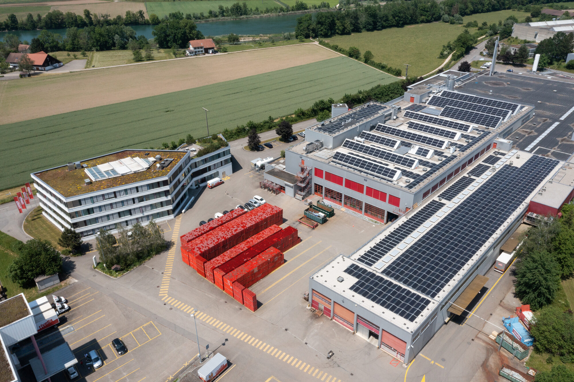 Rivella nimmt Photovoltaik-Anlage in Betrieb – Rivella Group